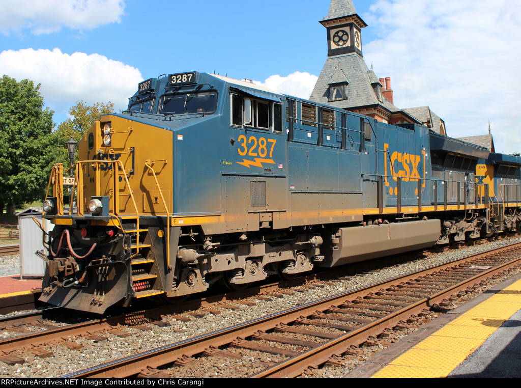 CSXT 3287 on Q135-02